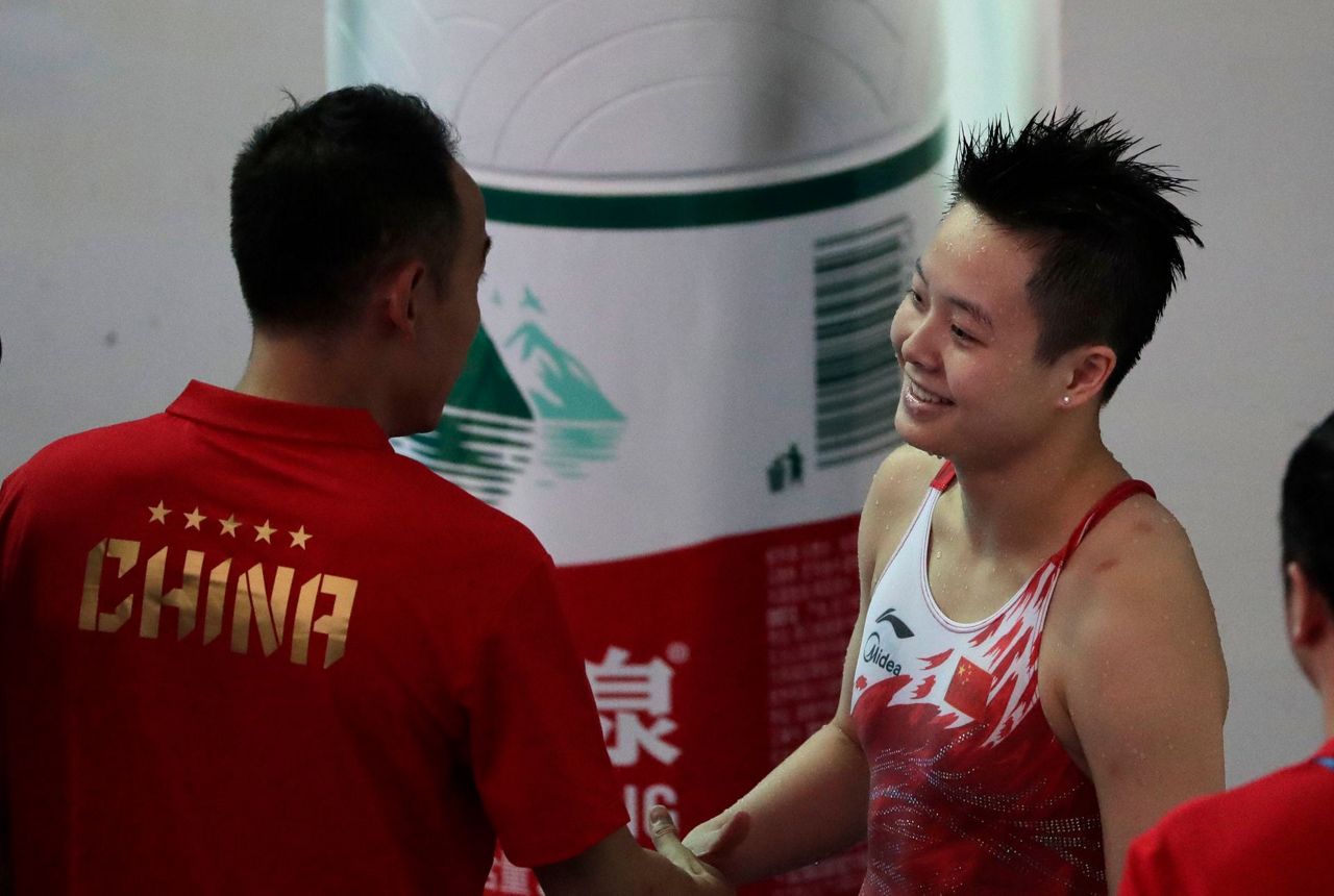 China wins first 3 diving golds at worlds; Bacon gets silver