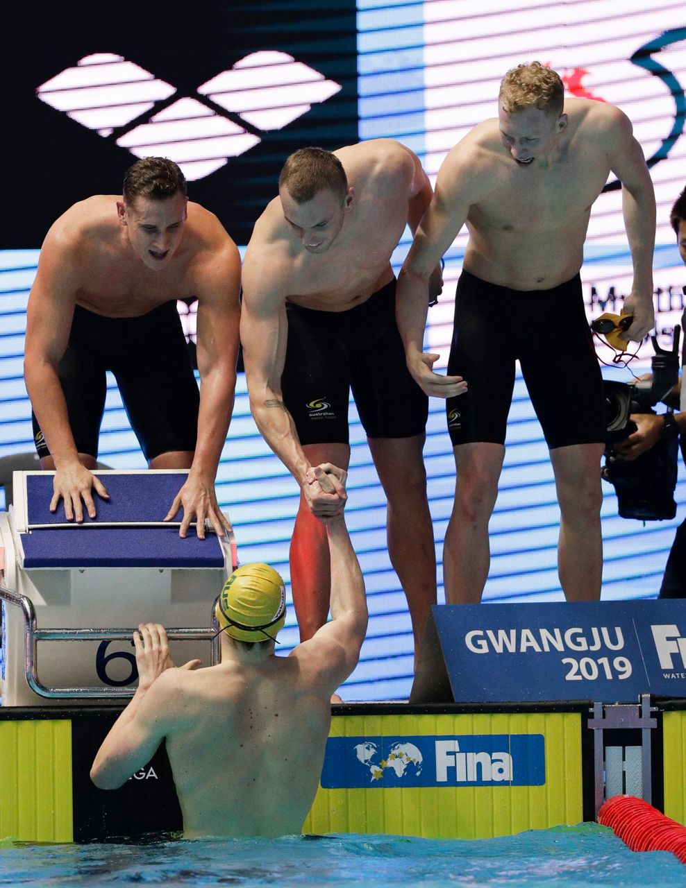 Manuel wins 2nd straight world title in women's 100 free