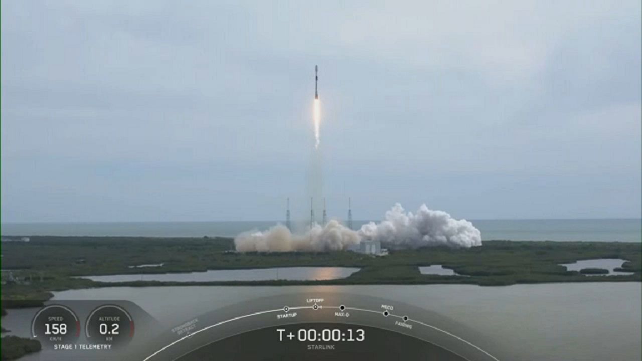SpaceX successfully launches 21 Starlink satellites
