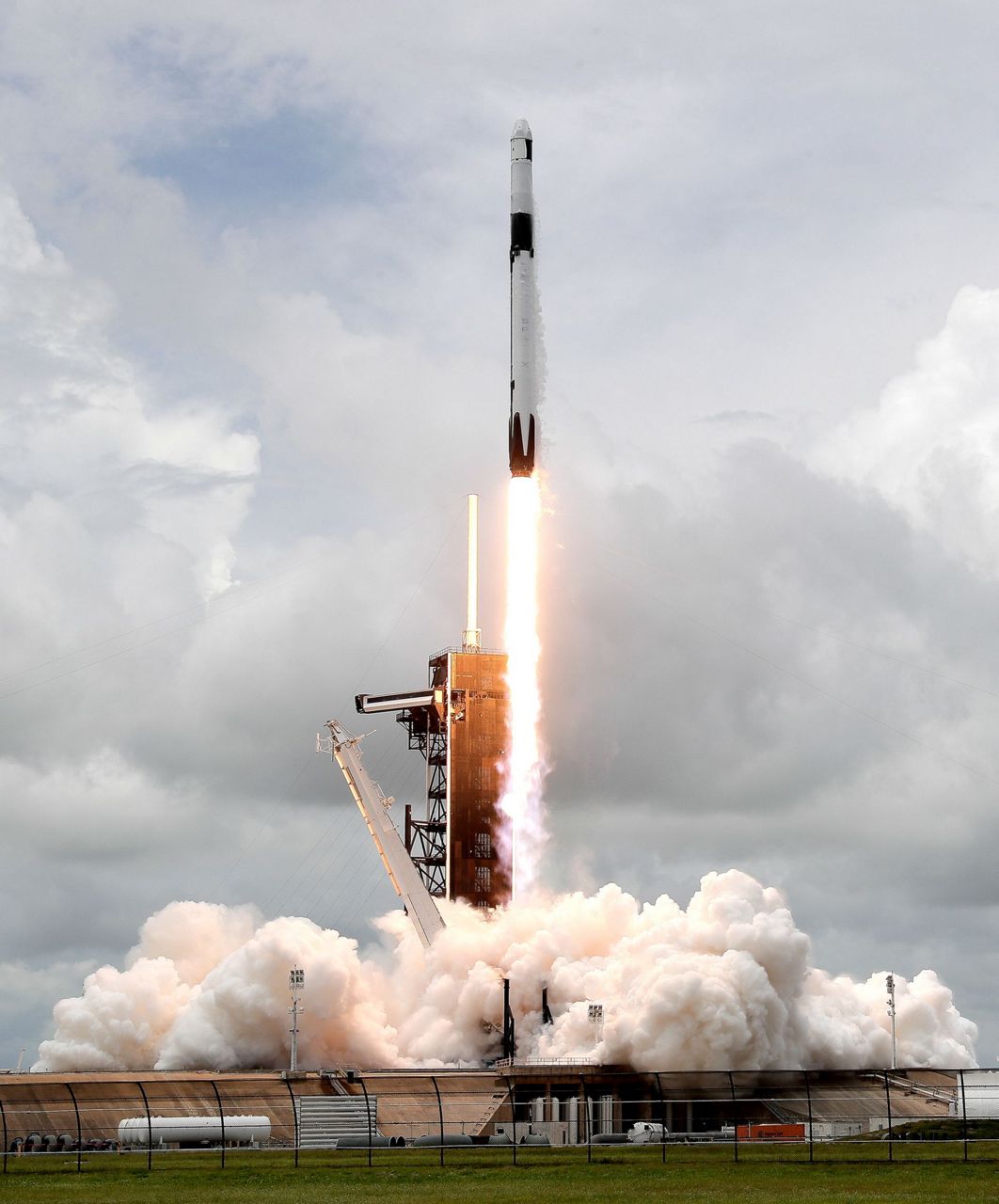 SpaceX launches tiny critters, solar panels to space station