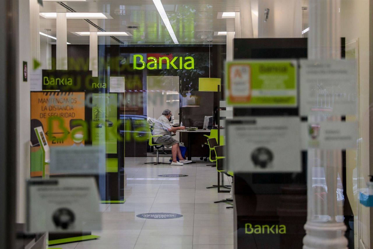 Spanish banks merge in sign of hard economic times ahead
