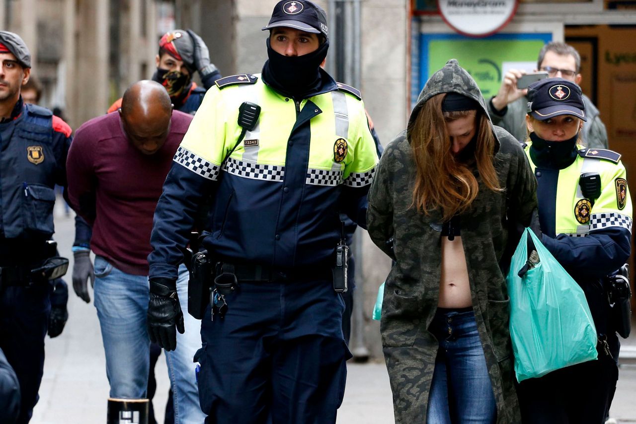 Police in Barcelona crack down on heroin dens