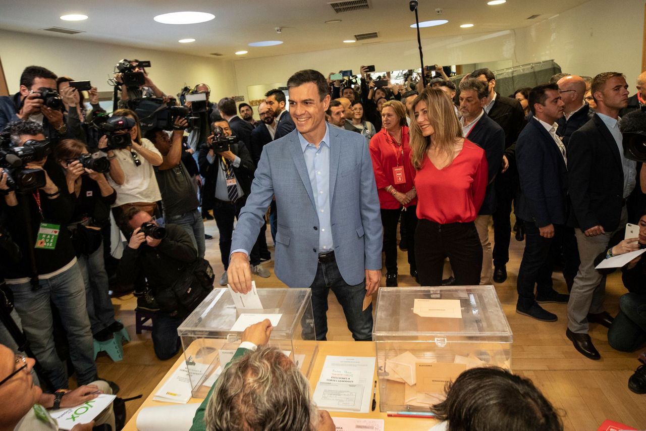 Deeply divided, Spaniards vote with eye on far-right's rise