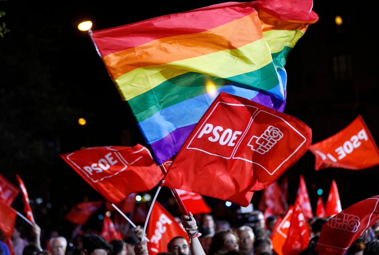 Deeply divided, Spaniards vote with eye on far-right's rise