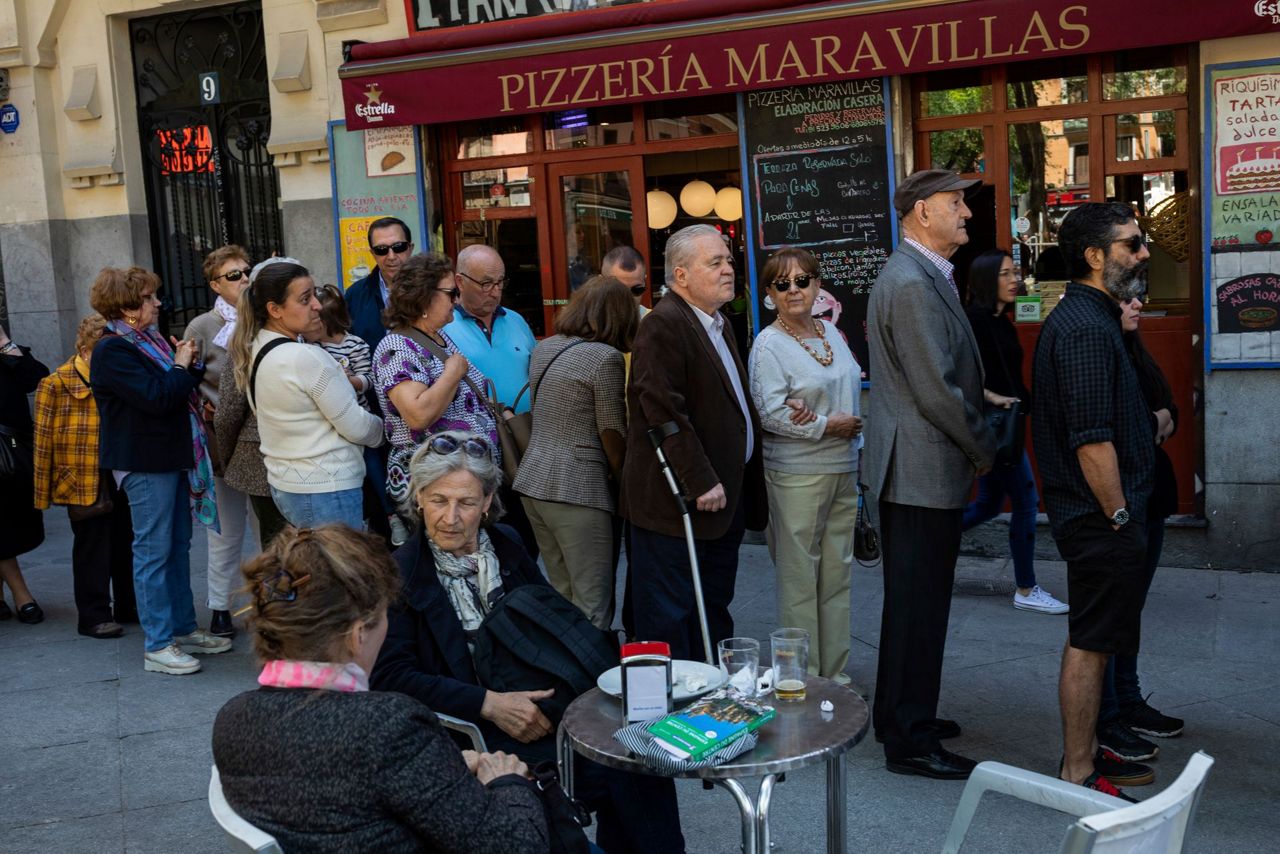 Deeply divided, Spaniards vote with eye on far-right's rise