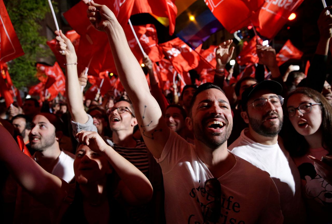 Deeply divided, Spaniards vote with eye on far-right's rise