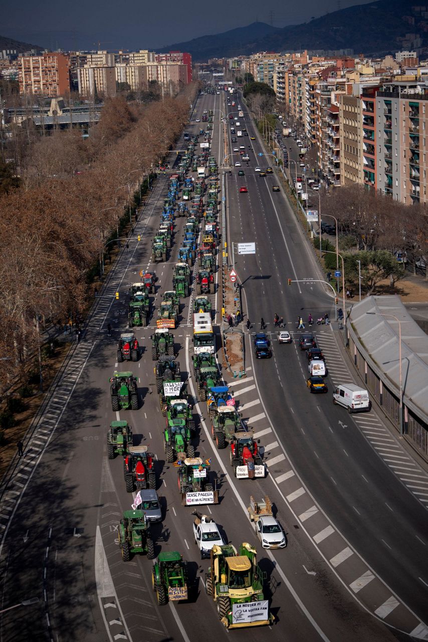 Thousands of Spanish farmers stage a second day of tractor protests ...