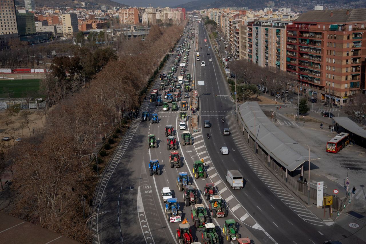 Thousands of Spanish farmers stage a second day of tractor protests ...