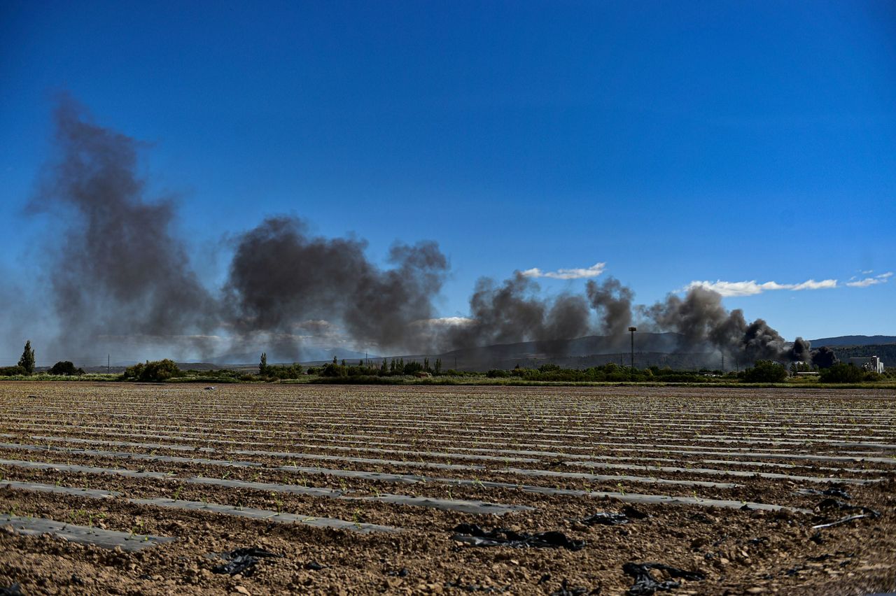 Explosion at Spanish plant leaves 2 dead; 250 kids evacuated