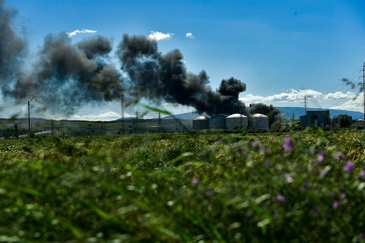 Explosion at Spanish plant leaves 2 dead; 250 kids evacuated