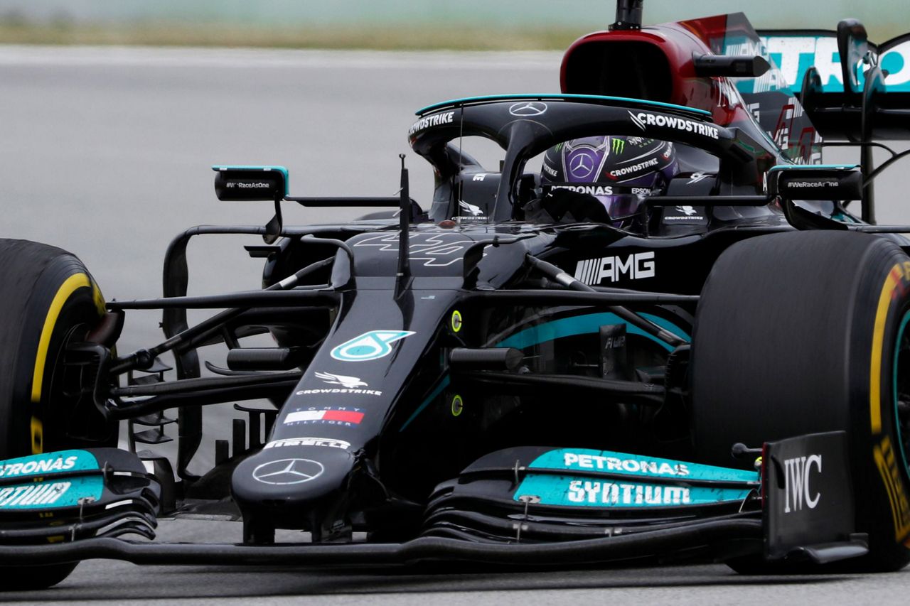 Hamilton wins Spanish GP ahead of Verstappen