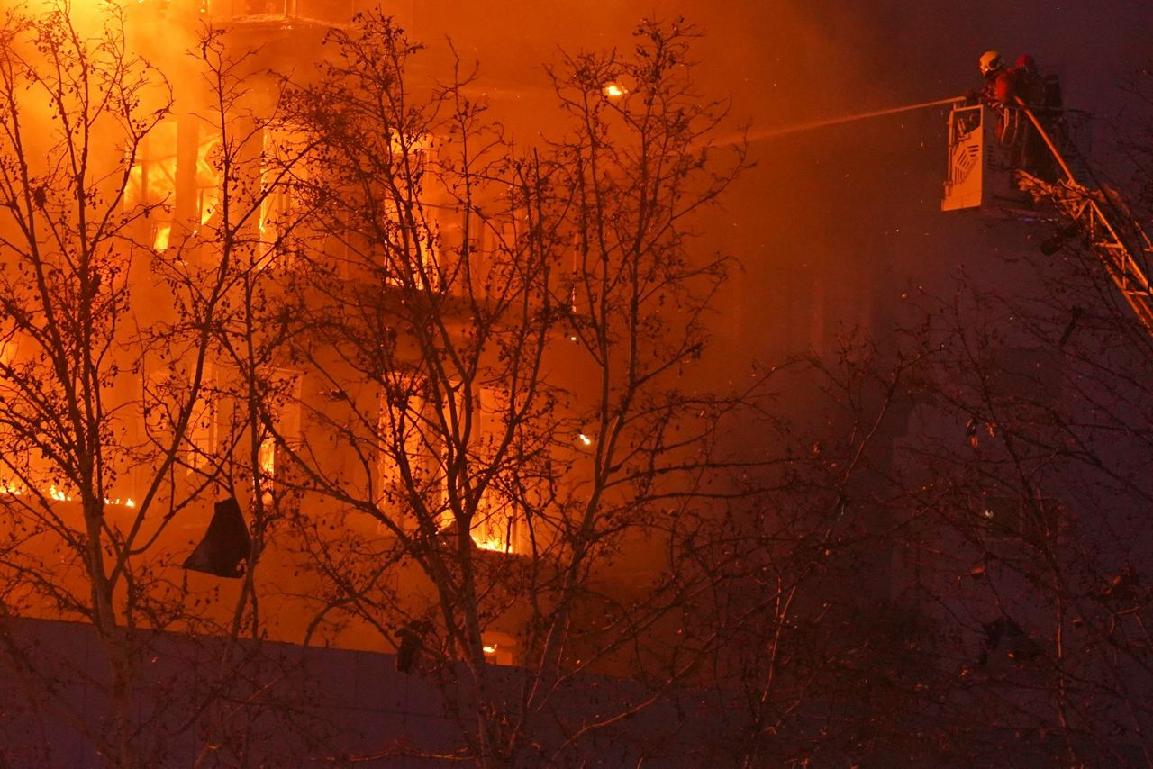 Fire engulfs 2 buildings in Spanish city of Valencia, killing at least ...