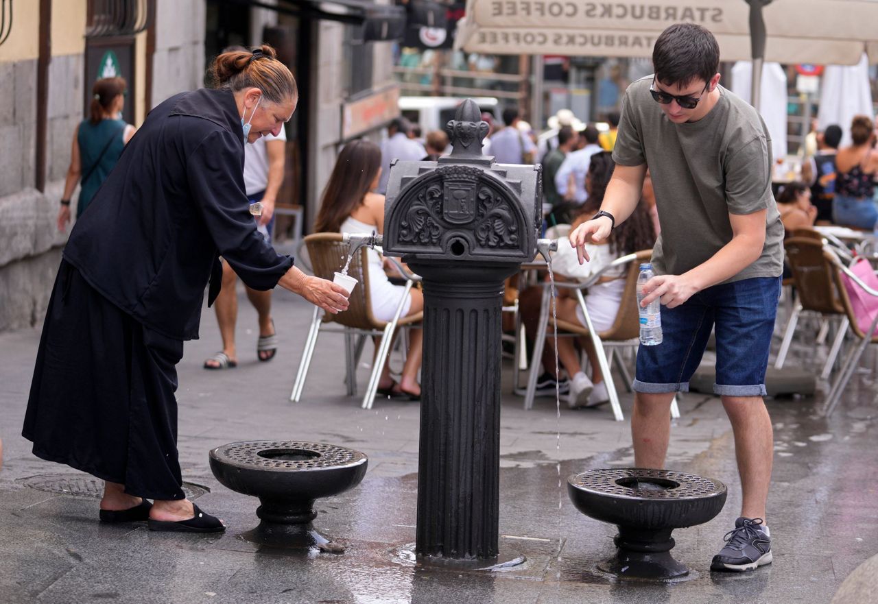 Hot air brings Spain its 1st withering heat wave of year