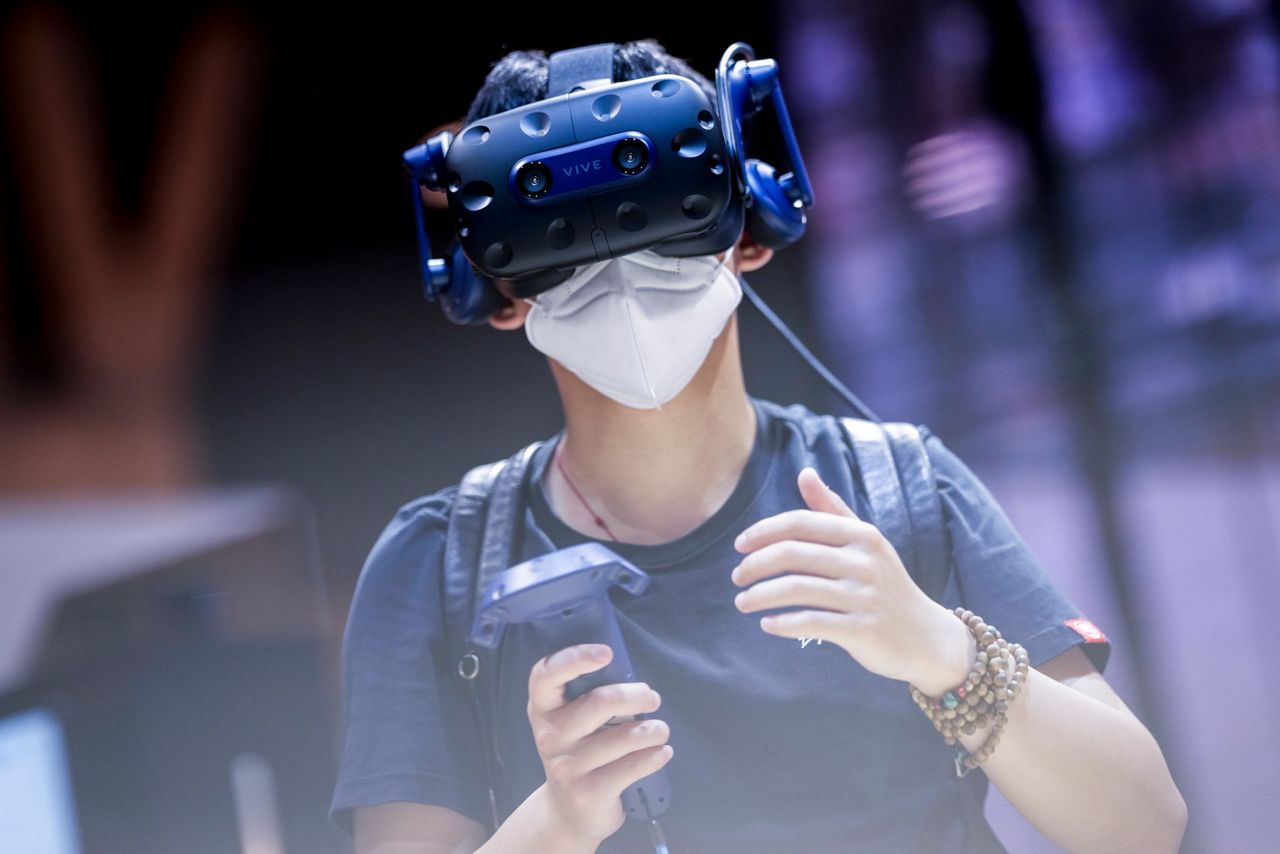 Mobile World Congress tech fair, pandemic version, kicks off