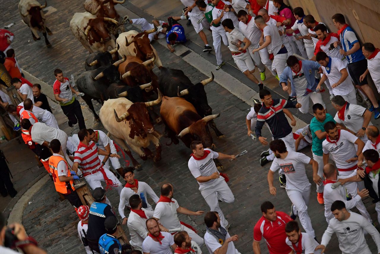6 people injured in fastest San Fermin bull run of the year