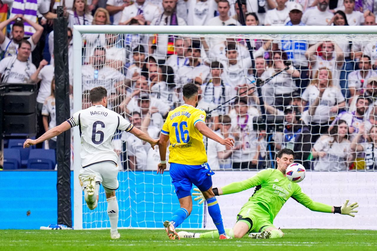 Real Madrid wins the Spanish league after Barcelona loses at Girona