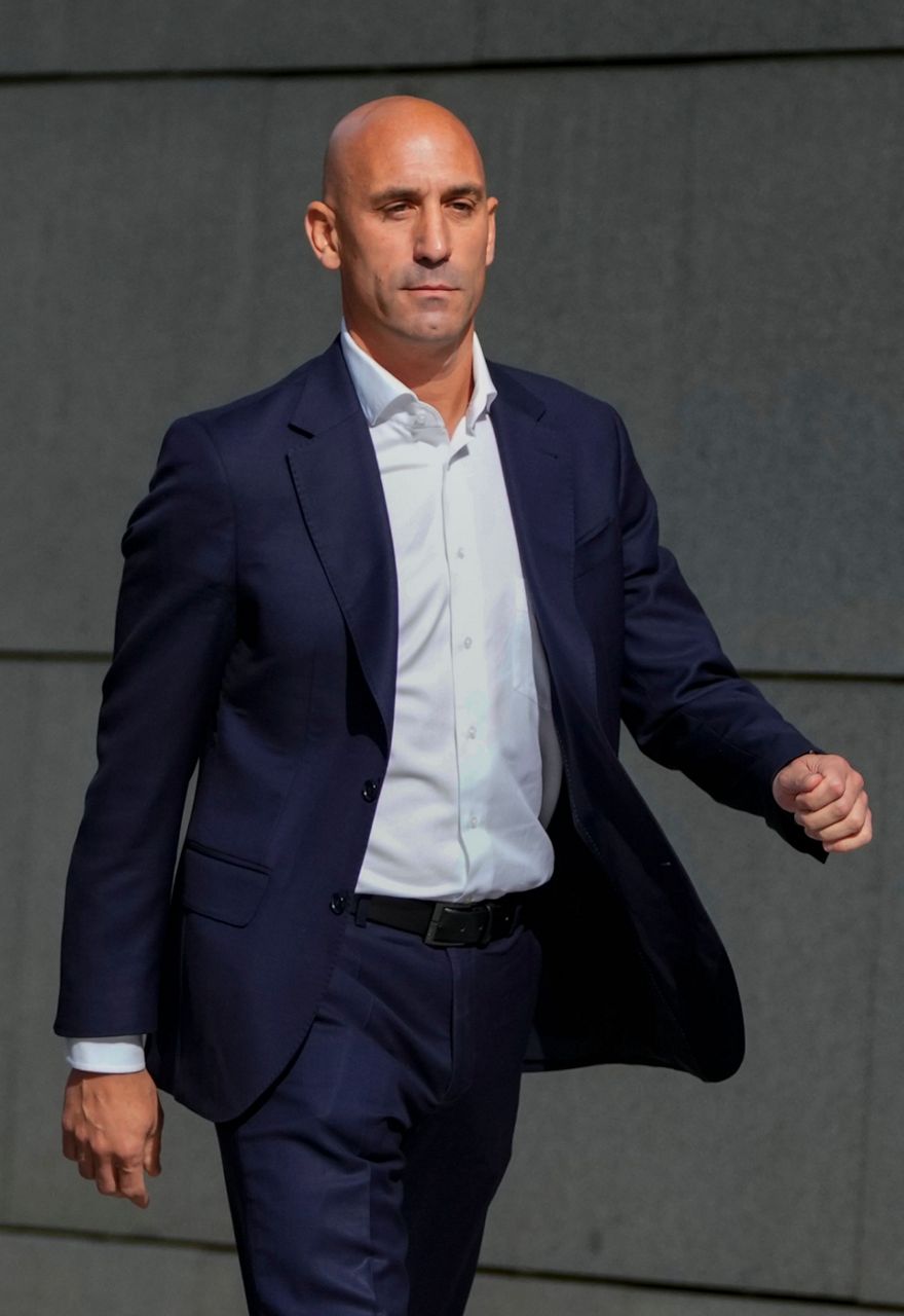 Rubiales arrives at Spanish court to be questioned over his kiss of ...
