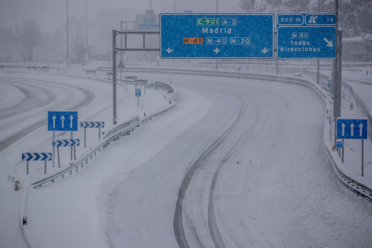 Blizzard covers Spain in white, brings Madrid to standstill
