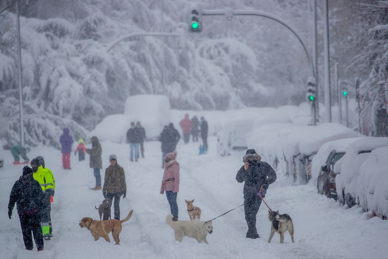 Blizzard covers Spain in white, brings Madrid to standstill