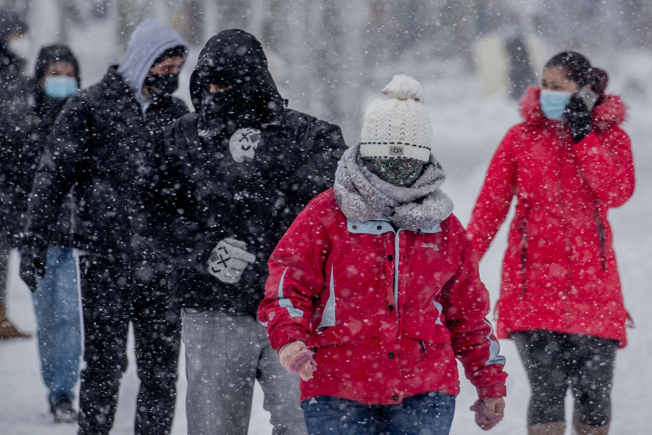 Blizzard covers Spain in white, brings Madrid to standstill