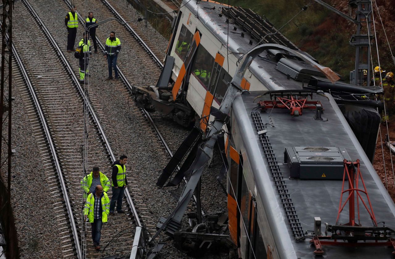 Commuter train derails near Barcelona killing 1, injuring 6
