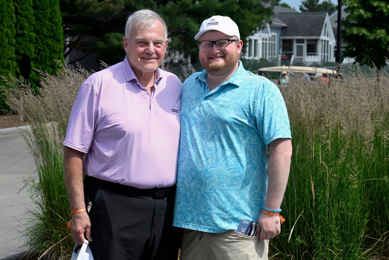J.J. Spaun's path to U.S. Open title helped by a shot onto an umbrella