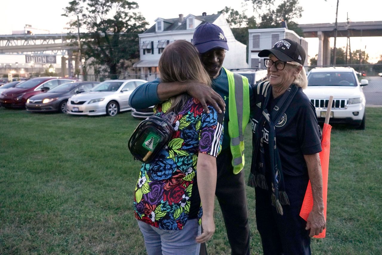 Church parking near stadiums scores big in a win-win for faith ...