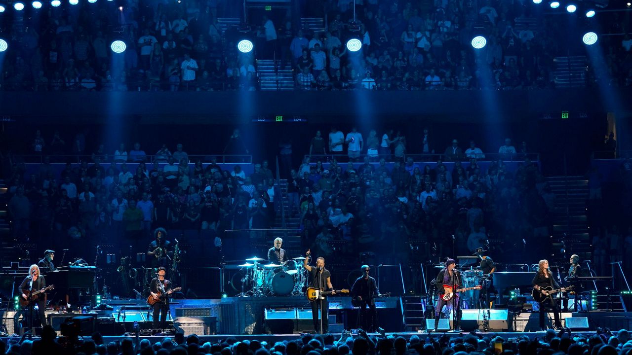 Exuberant Springsteen, E St. Band launch 1st tour in 6 years