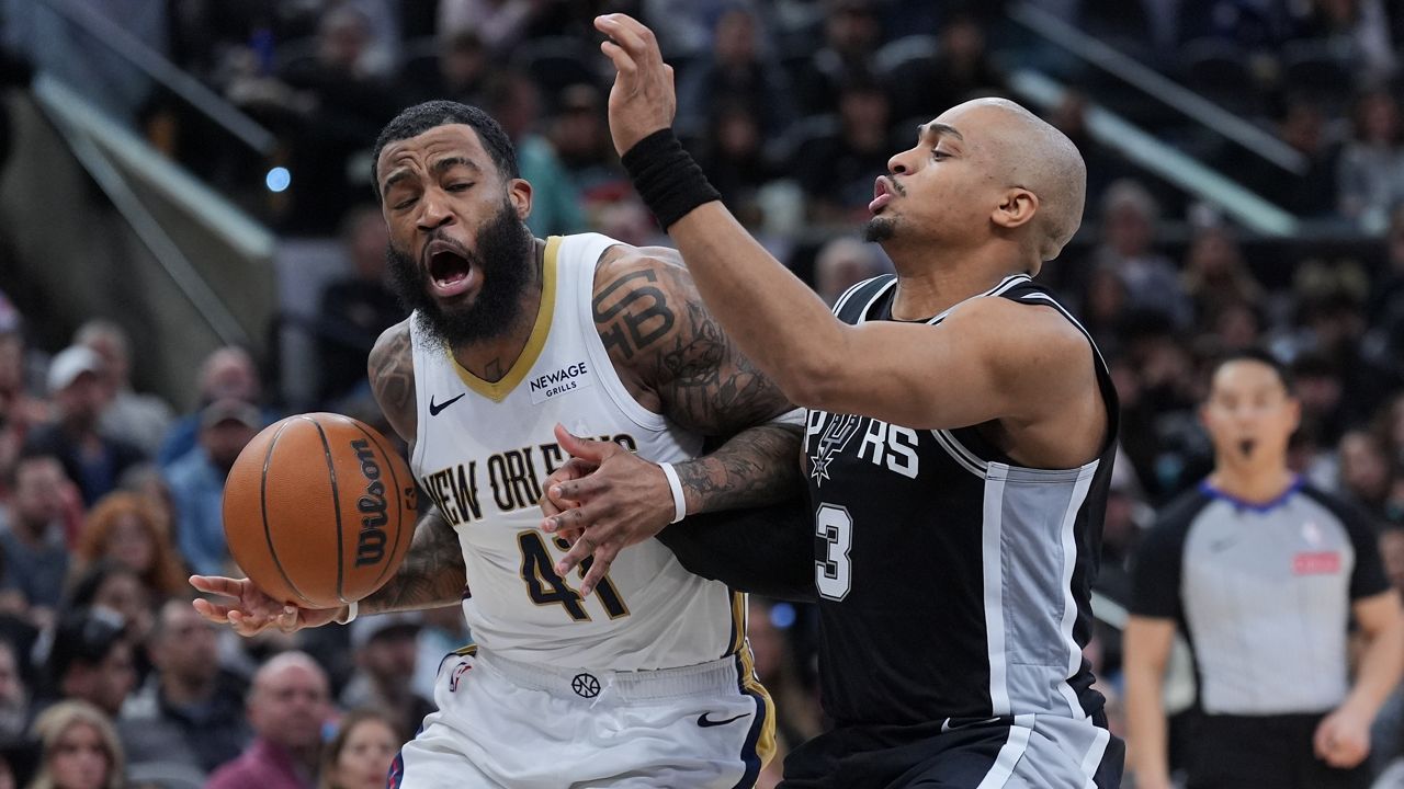 Pelicans squander 20-point lead, rebound to beat Spurs