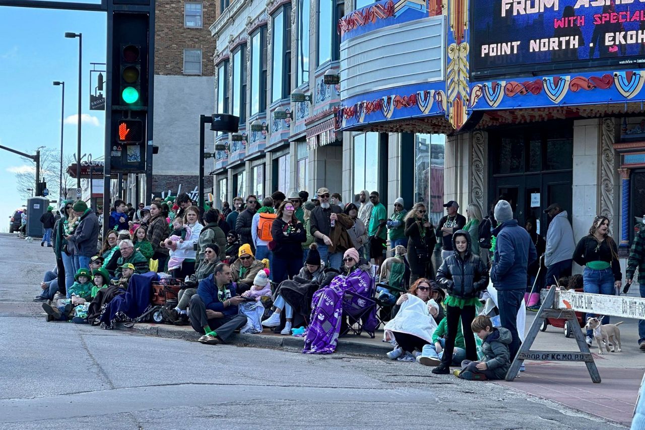 Undeterred: Kansas Citians turn for St. Patrick's Day parade, month ...