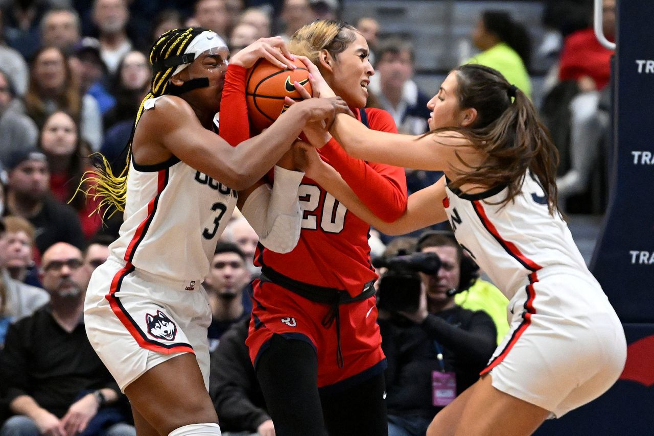 Patterson, Bailey lead St. John's to upset of No. 4 UConn