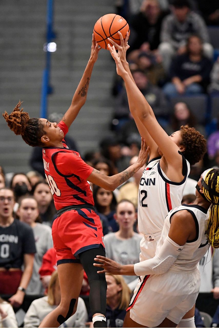 Patterson, Bailey lead St. John's to upset of No. 4 UConn