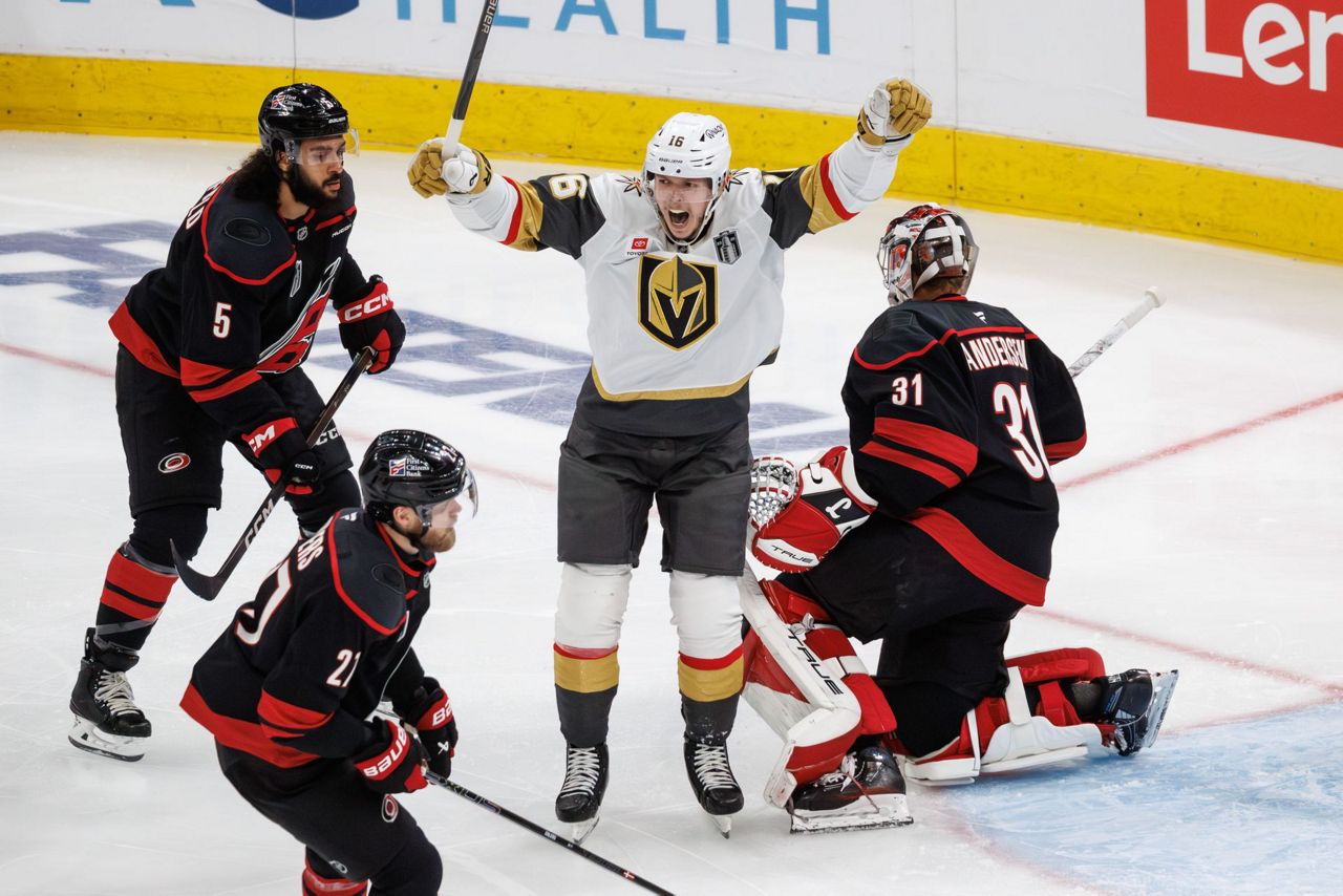 Blackhawks trade Andre Burakovsky to the Senators as the Avalanche ...