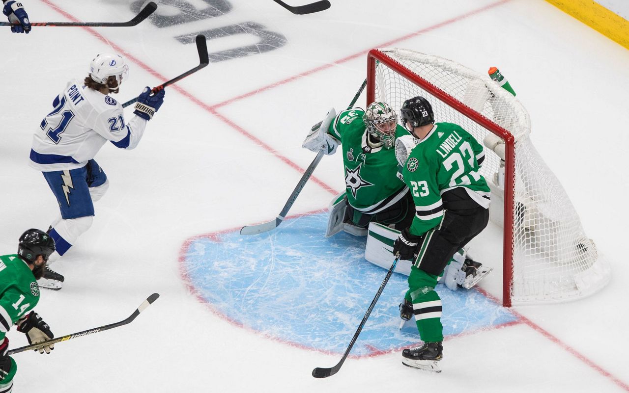 Stars lead Lightning 2-1 after one in Cup Final Game 4