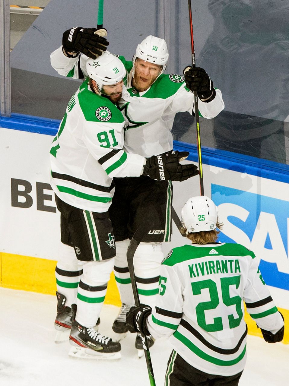 Perry gives Stars 1-0 lead after 1 in Game 5 of Cup Final