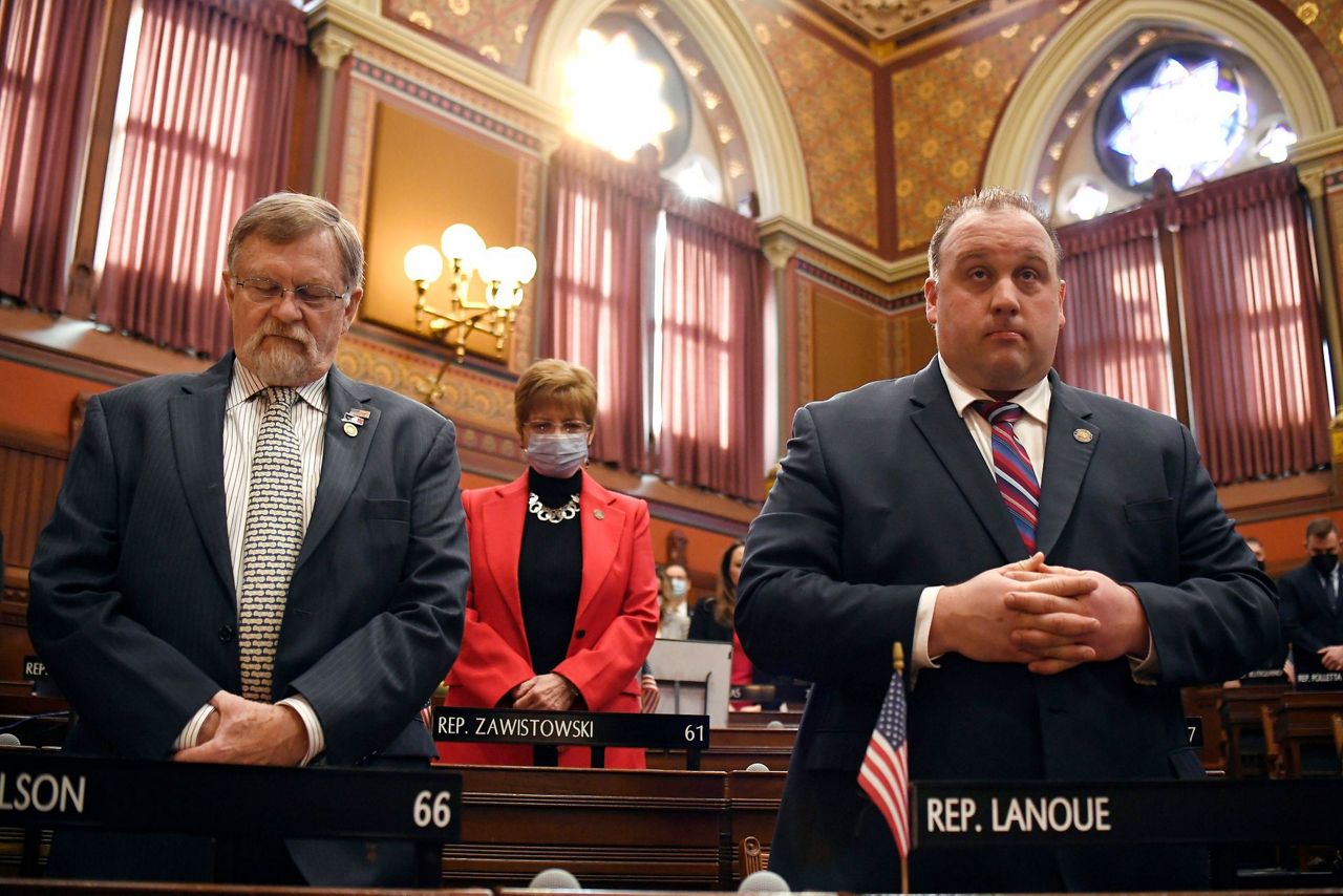 Some state lawmakers calling it quits, can't afford to serve