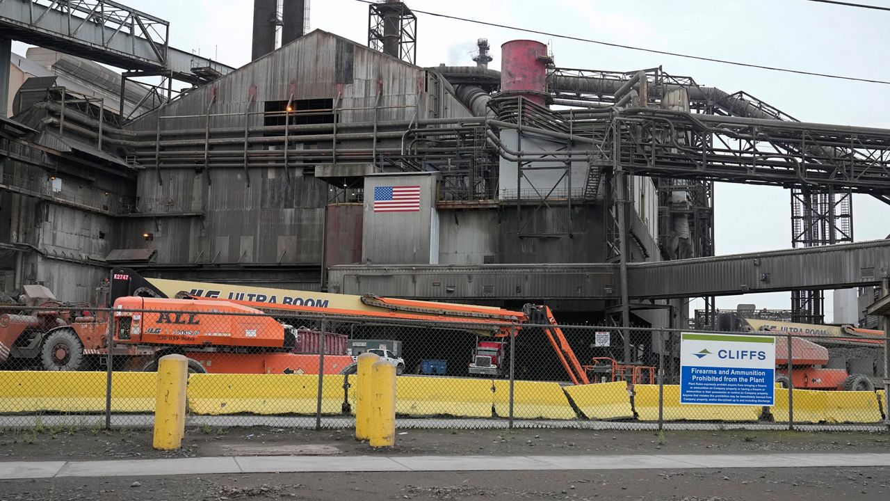 Privately held Esmark makes offer for US Steel