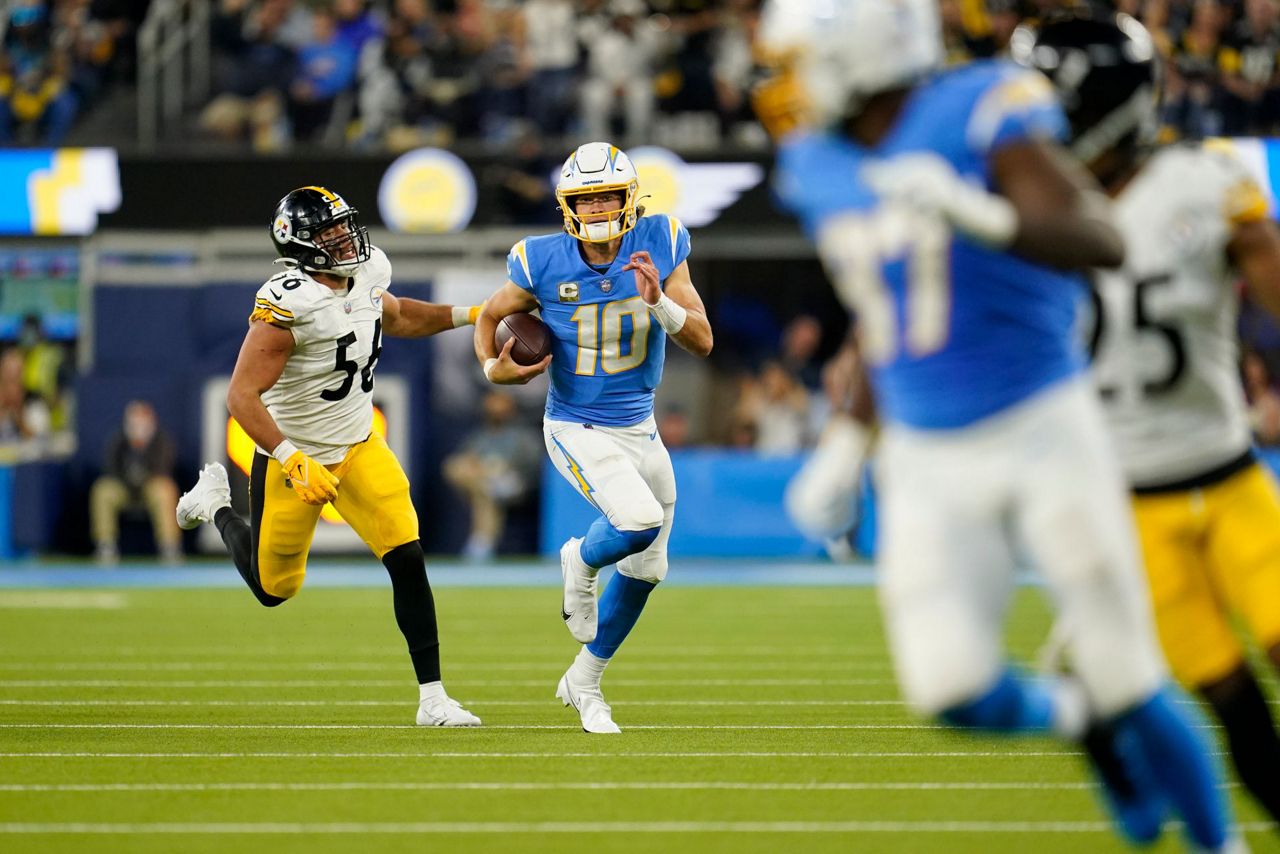 Herbert throws for 382 yards, Chargers hold off Steelers