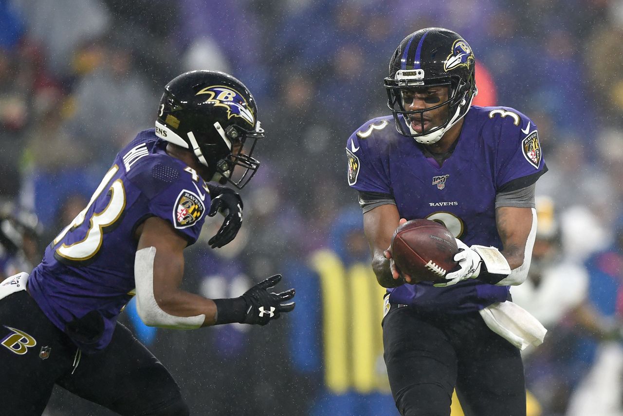 Despite lacking star power, Ravens beat Steelers 28-10