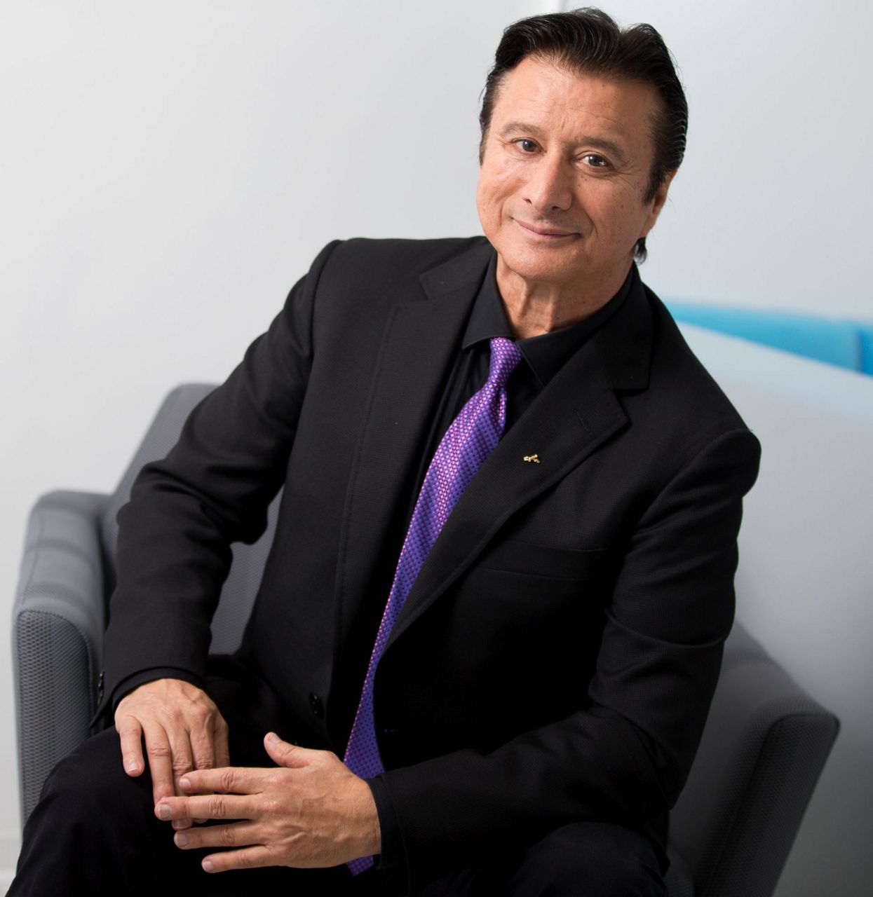 A broken heart reignites Steve Perry's love for music