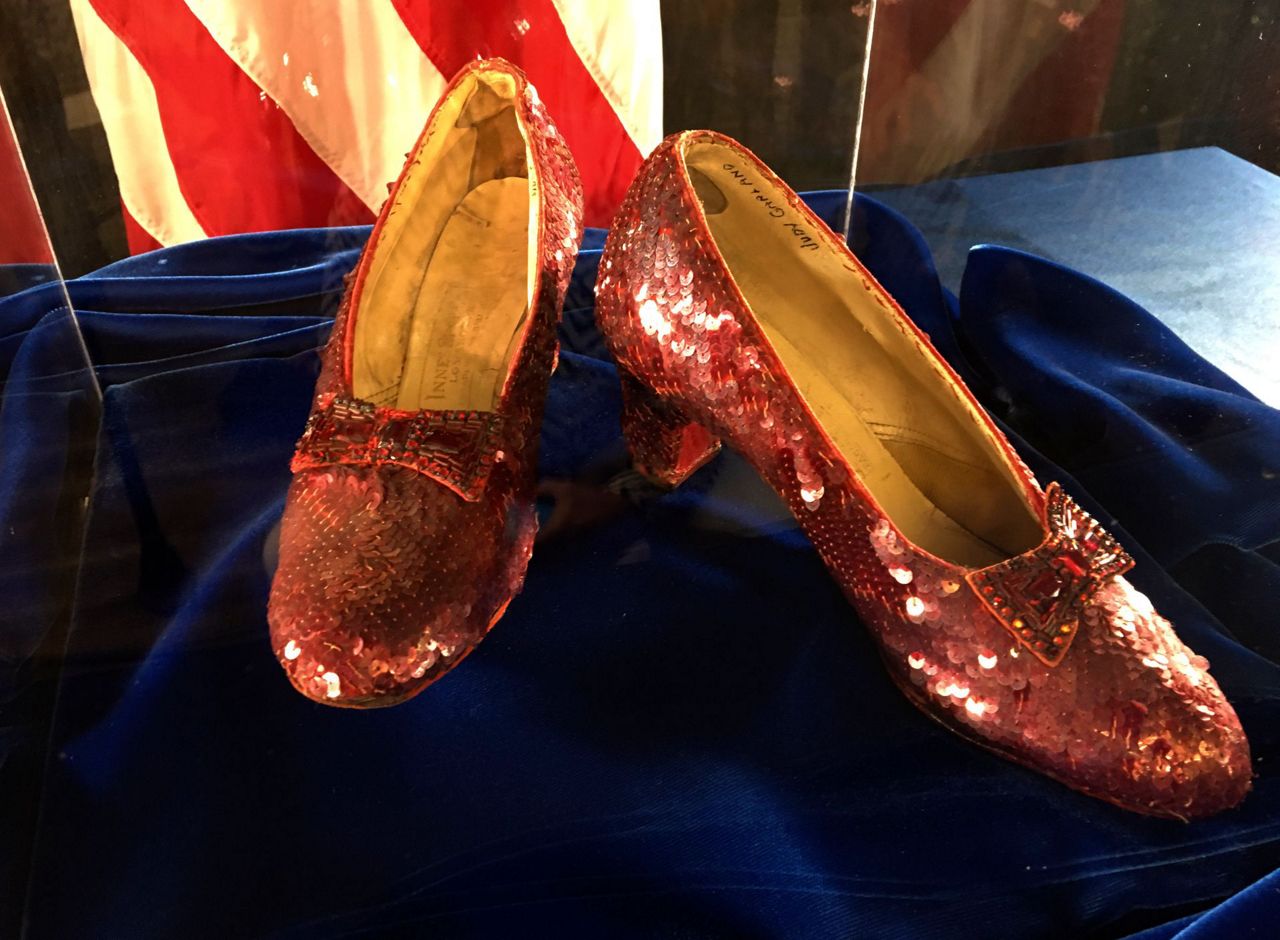 Feds: Stolen ruby slippers worn in 'Wizard of Oz' recovered