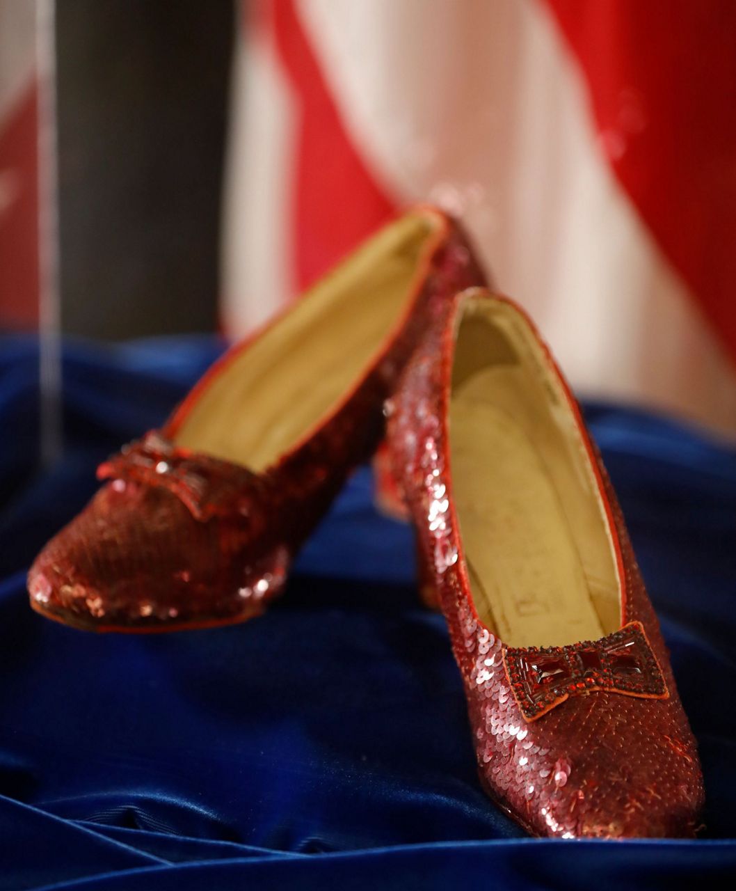 Feds: Stolen ruby slippers worn in 'Wizard of Oz' recovered