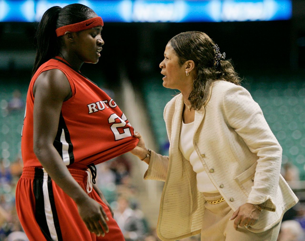 Hall of Fame coach C. Vivian Stringer announces retirement
