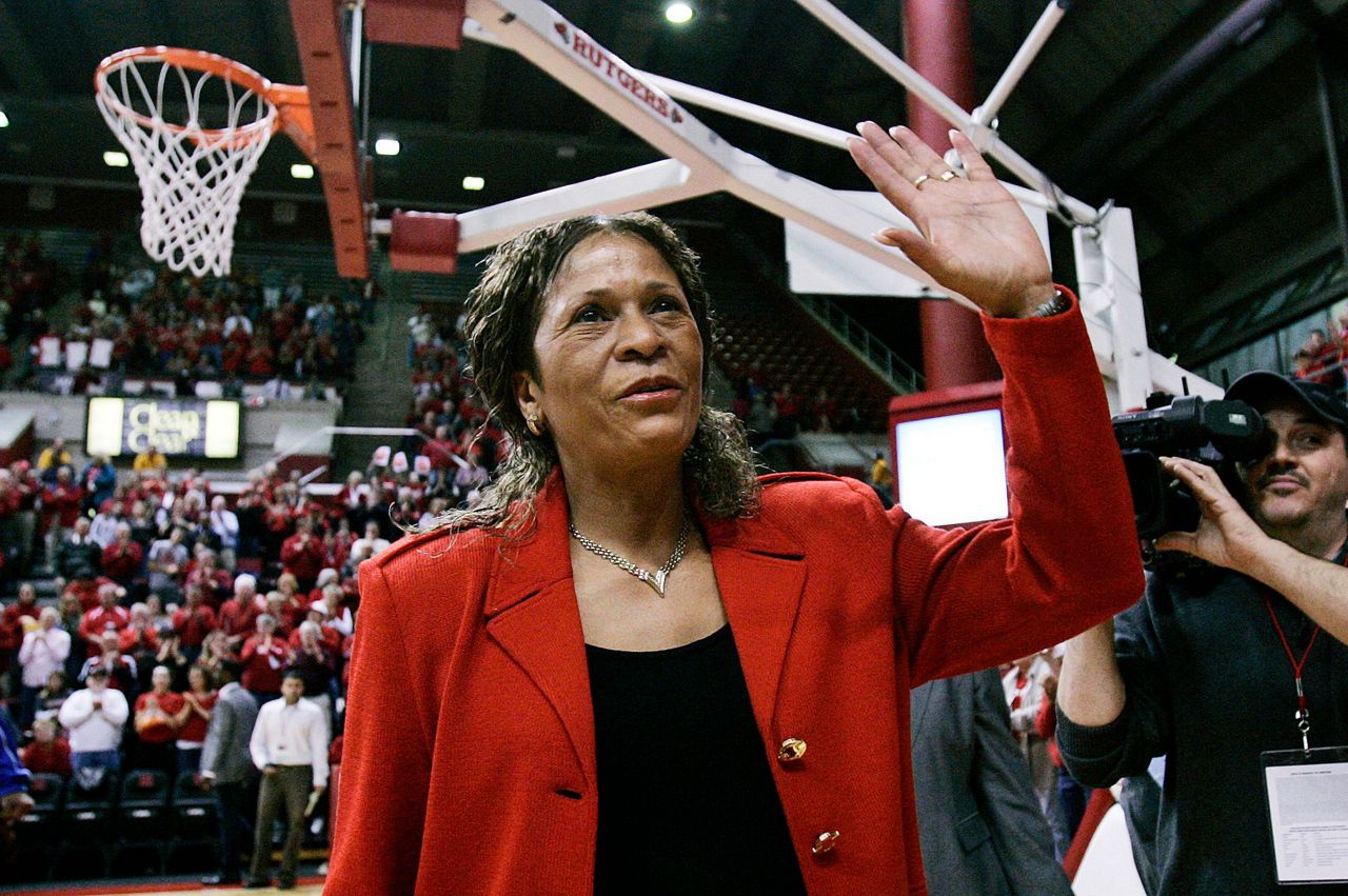 Hall of Fame coach C. Vivian Stringer announces retirement