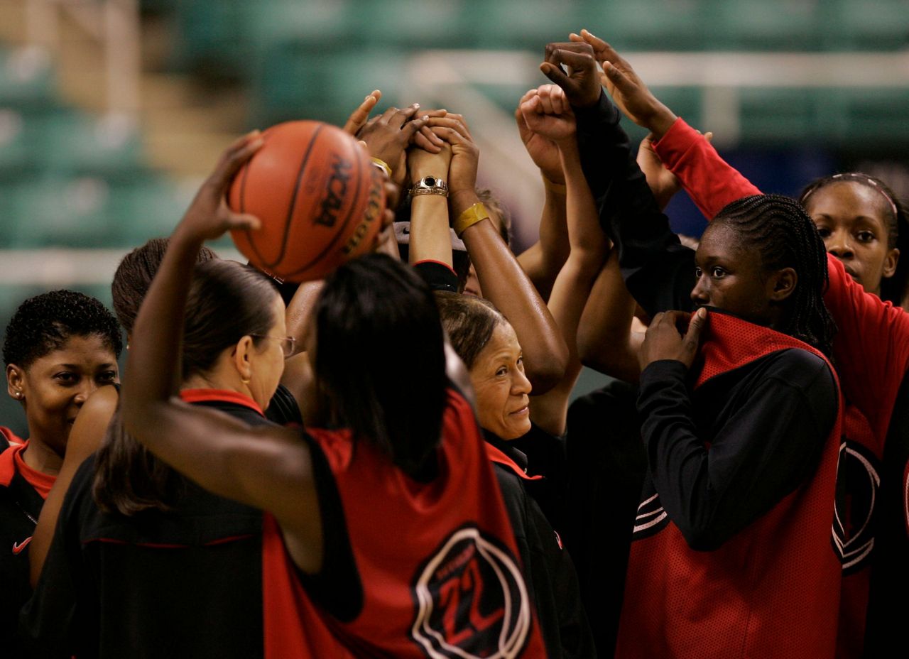 Hall of Fame coach C. Vivian Stringer announces retirement