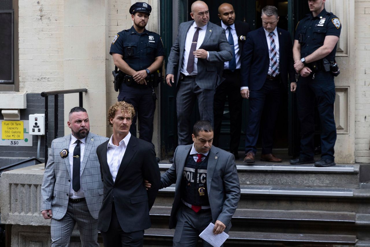 Man who fatally choked another NYC subway rider to surrender on ... Man who fatally choked another NYC subway rider to surrender on ...