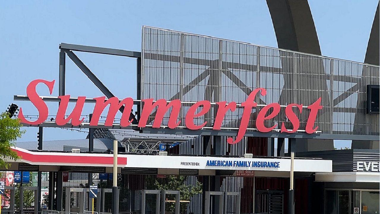 Vendors prepare for the Big Gig