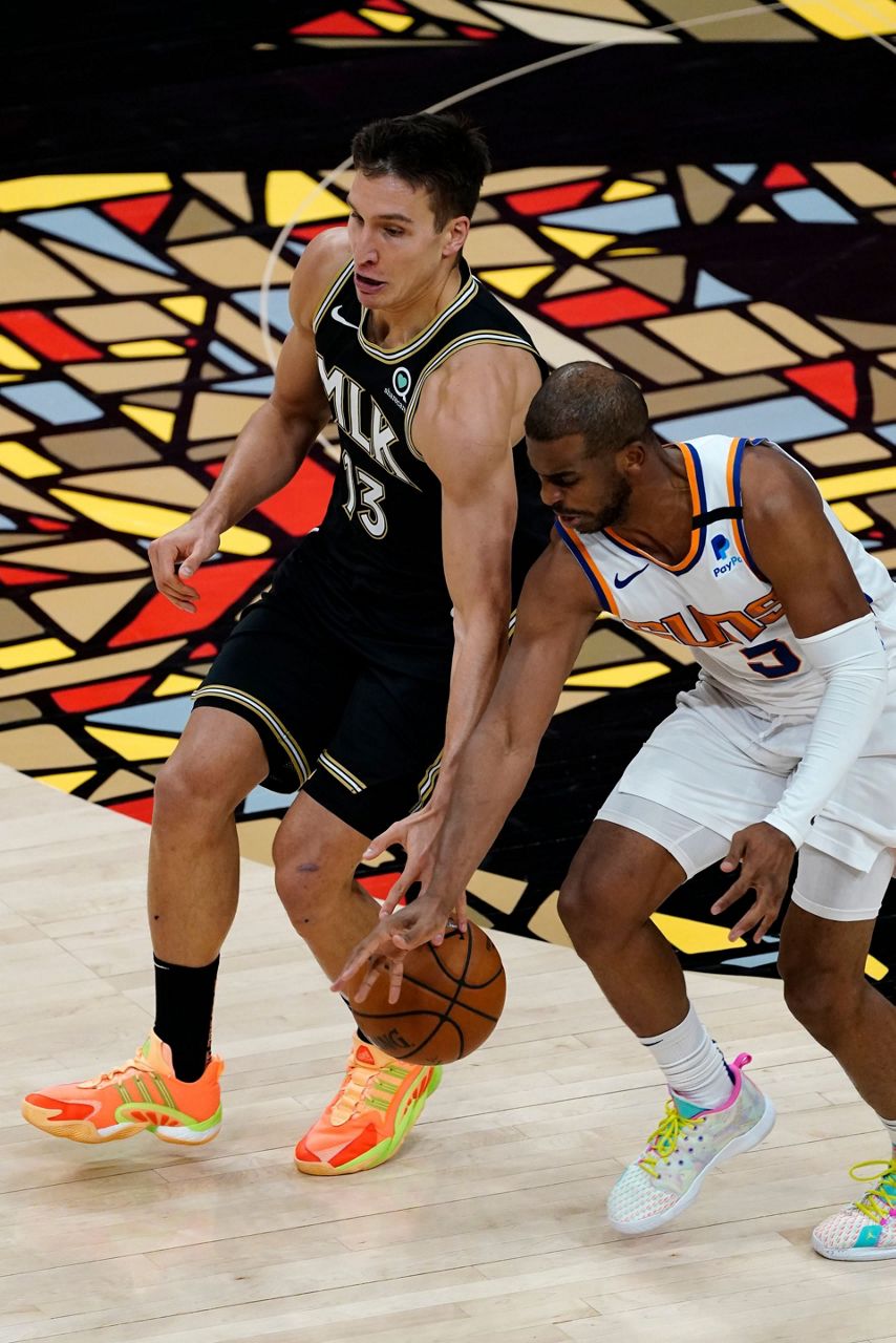 Capela, Hawks pull away late to take 135-103 win over Suns