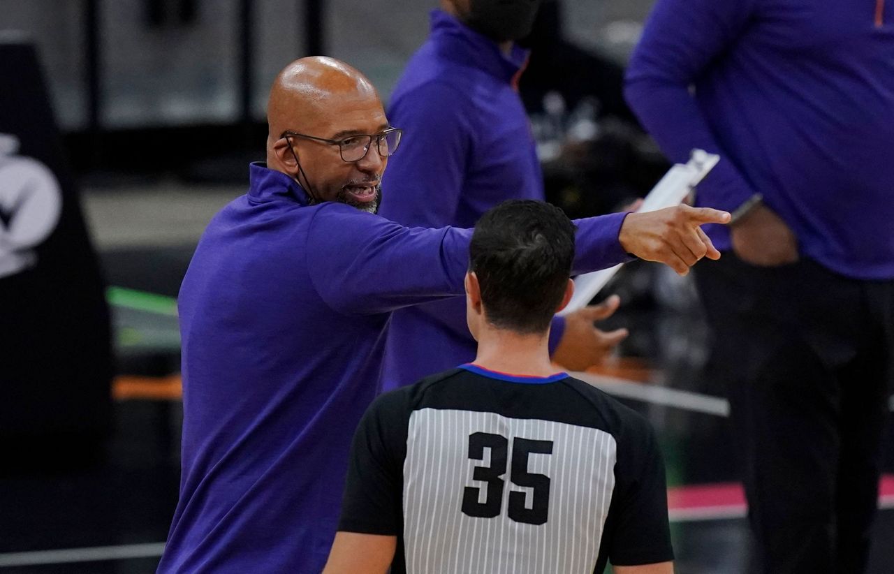 Suns draw defending champ Lakers in return to NBA playoffs