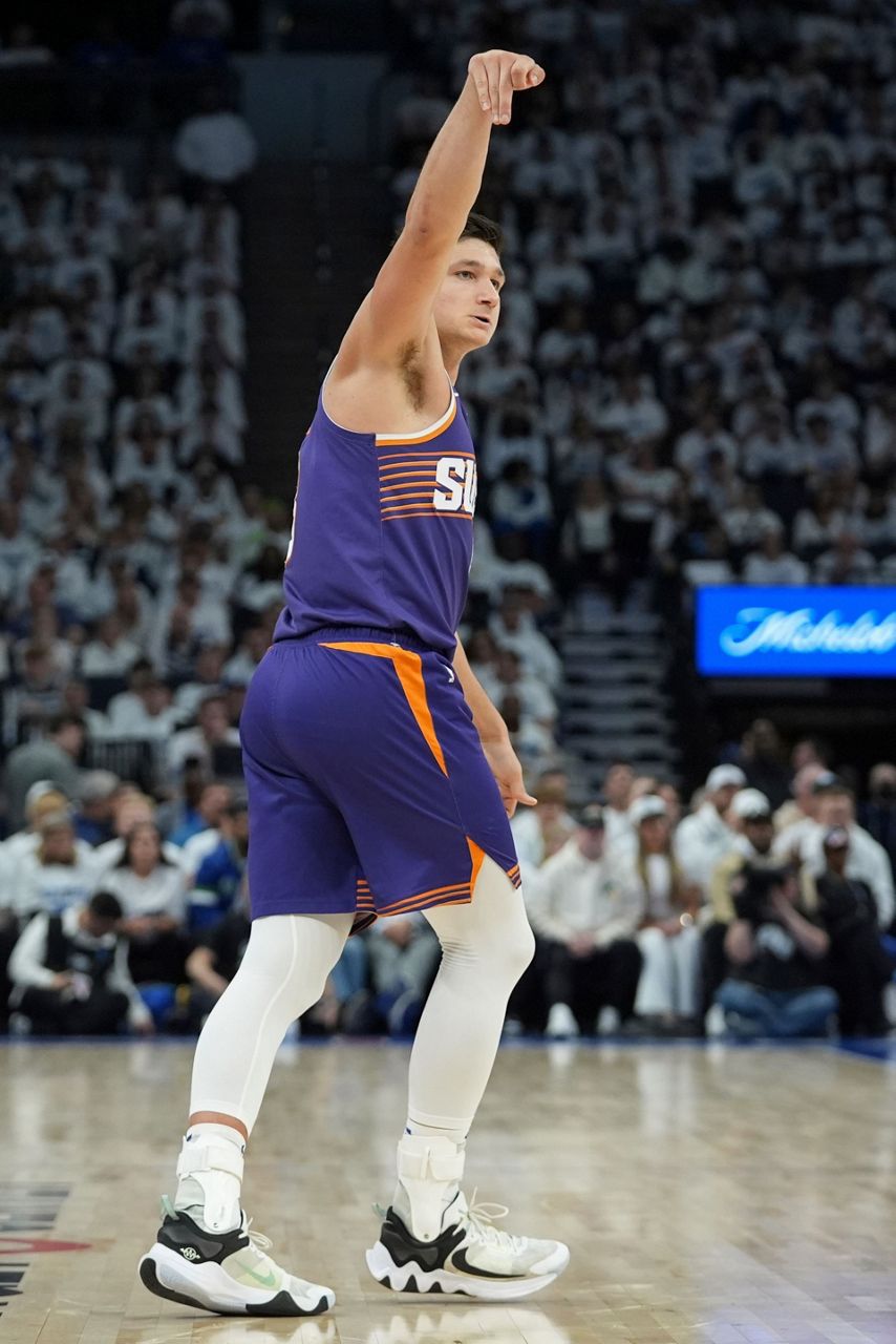 Suns guard Grayson Allen aggravates ankle injury vs. Timberwolves ...